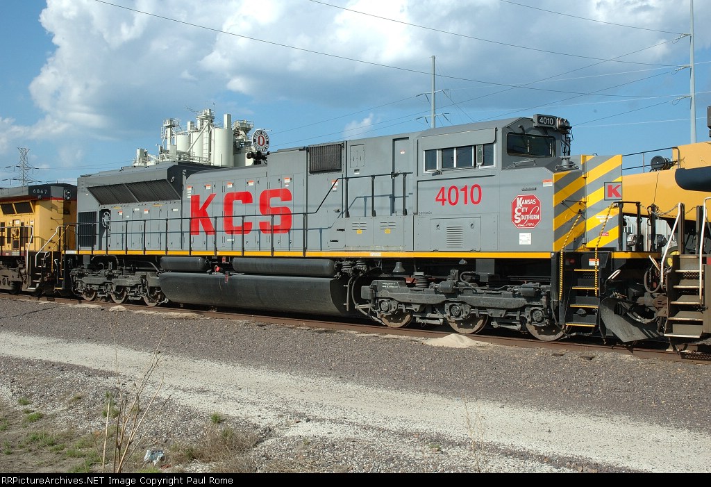 KCS 4010, SD70ACe, sits at UPs North Yard